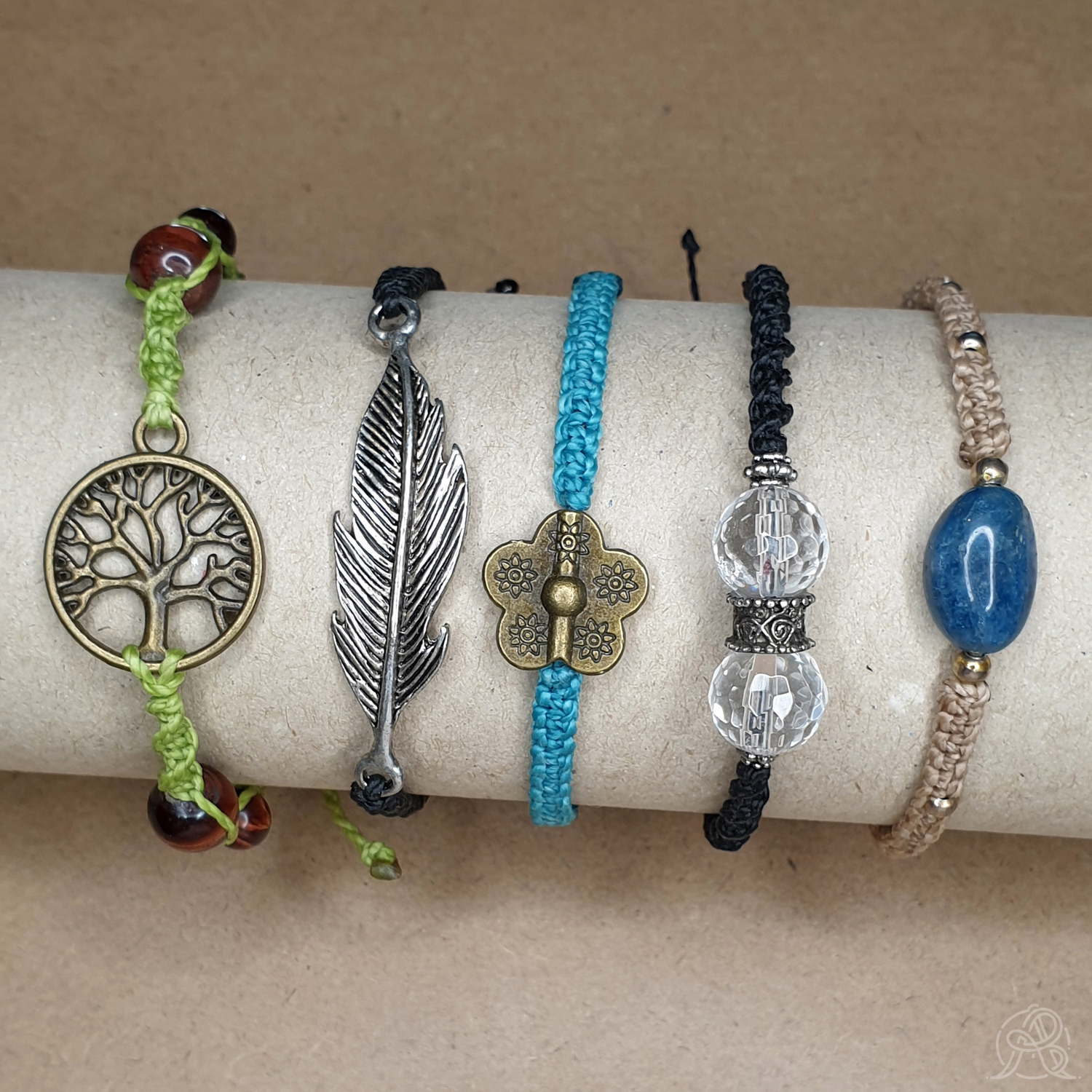 BON CADEAU - Atelier bracelet en micro-macramé - Aurélia B.